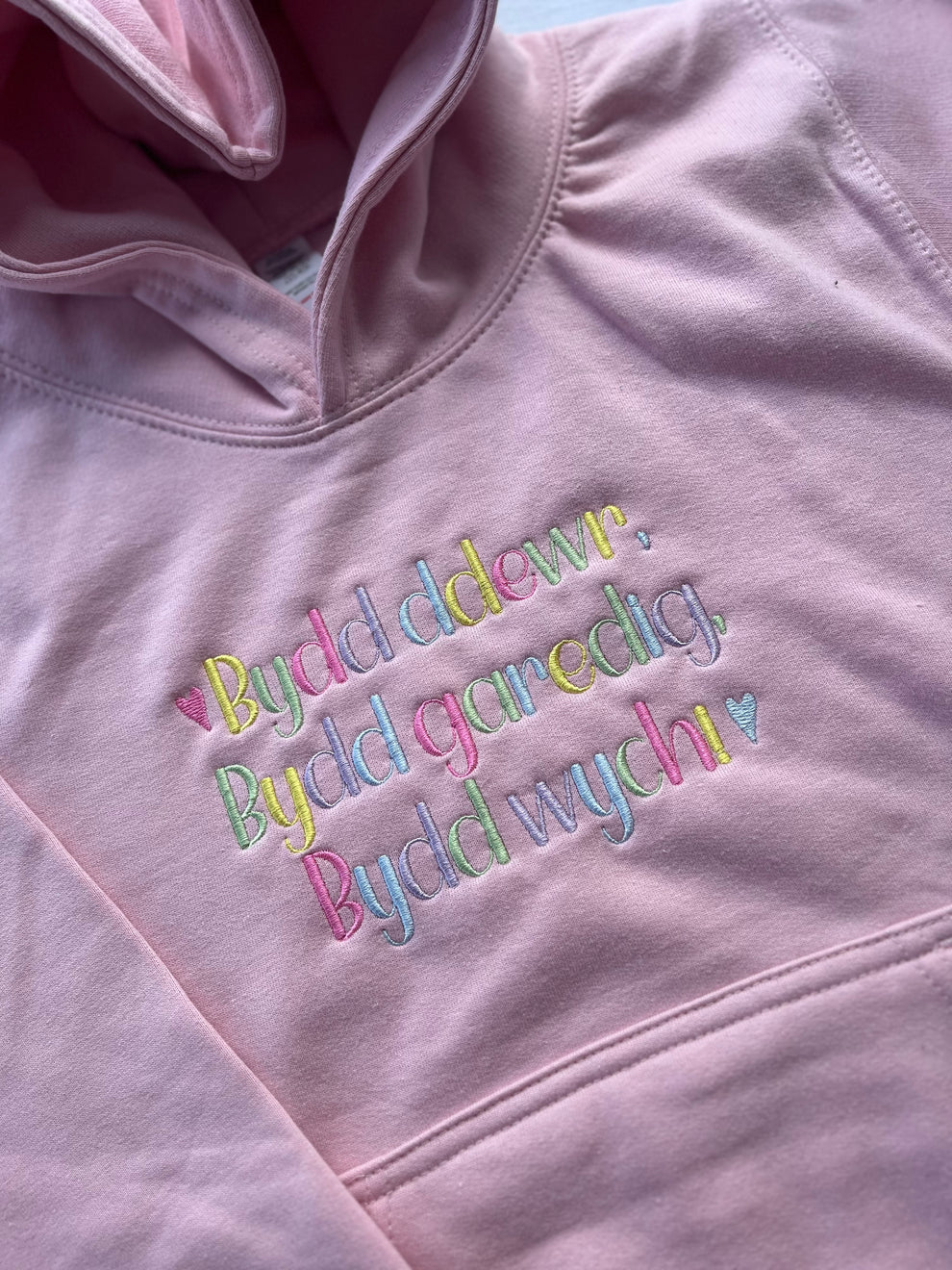 Hwdi Bydd Garedig – Y Stryd - Made On The Street